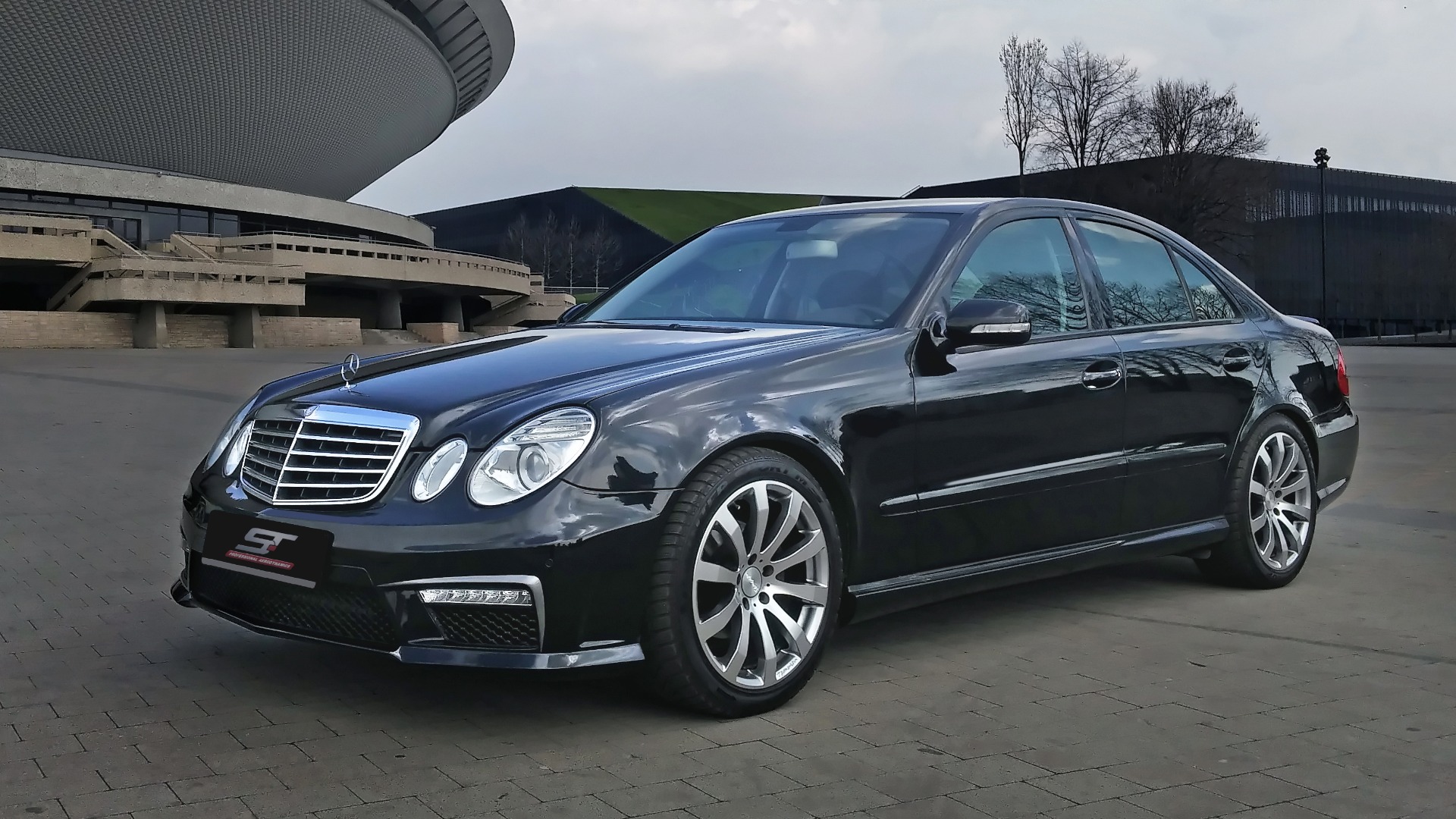 MERCEDES-BENZ E W211 TUNING PŘEDNÍ NÁRAZNÍK :: TUNINGHAUS